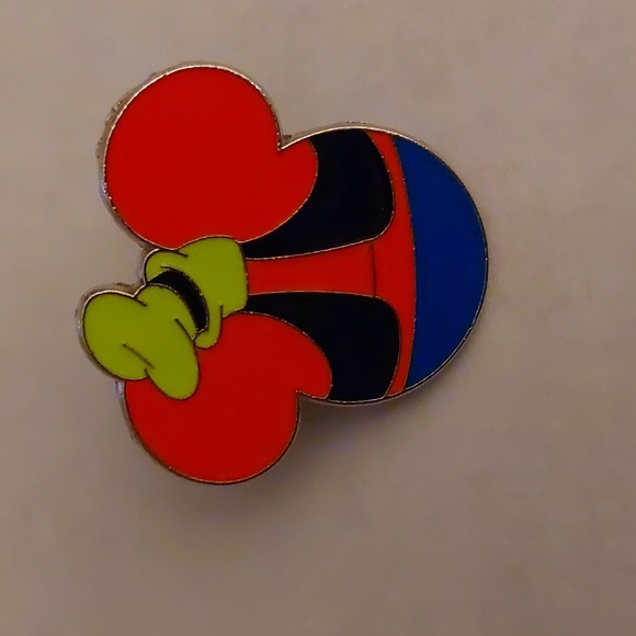 Disney | Jewelry | Disney Goofy Pin | Poshmark